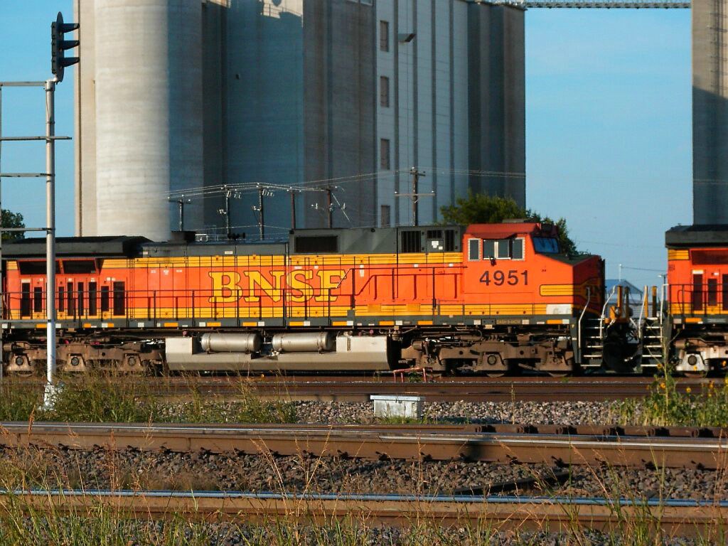 BNSF 4951